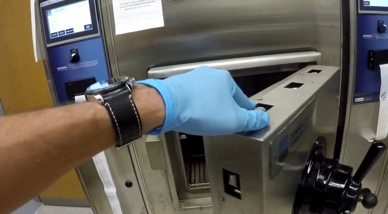 how to autoclave pipette tips